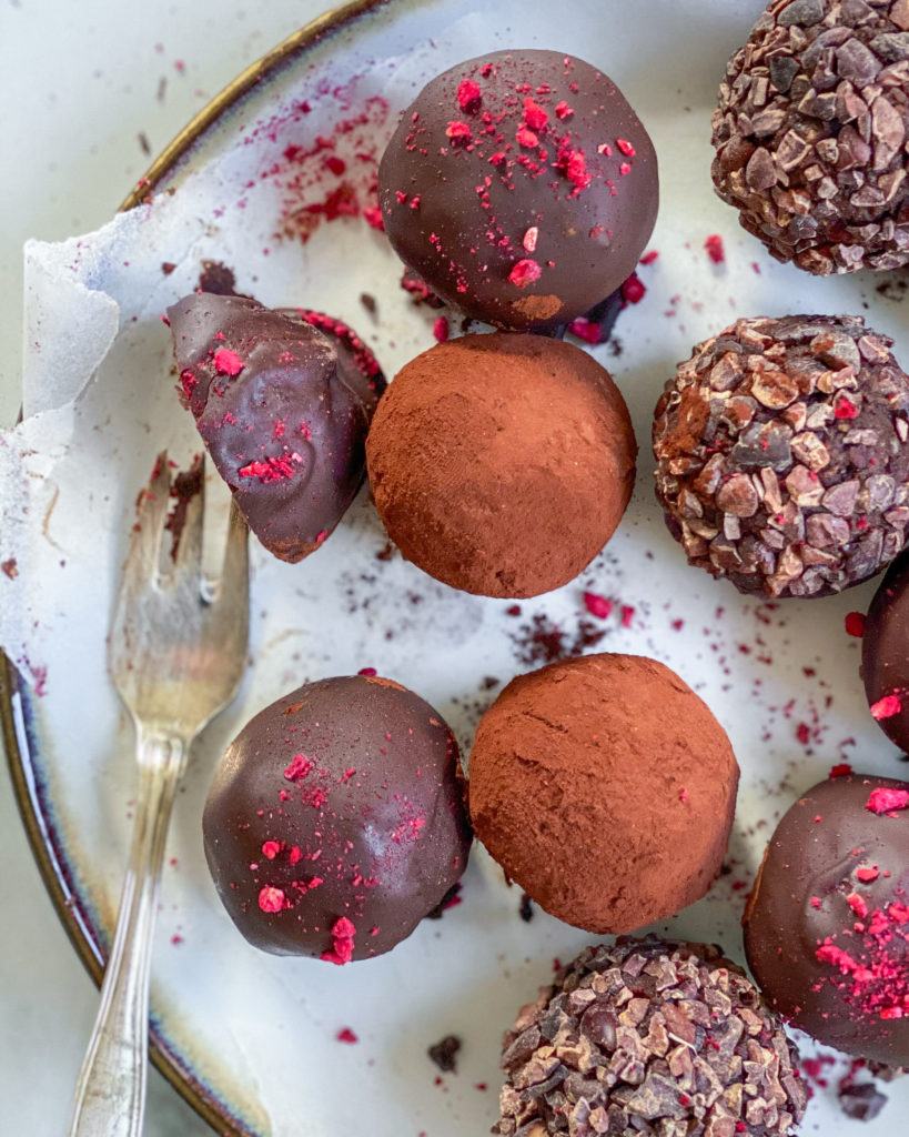 Sunde Trøfler - Prøv lækre dadelkugler med hindbær og bønner