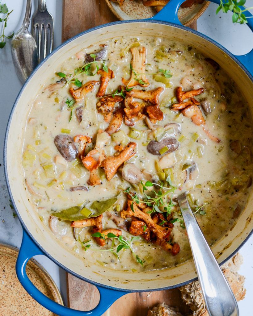 Svampe stroganoff - Vegetarisk gryderet med svampe og bønner