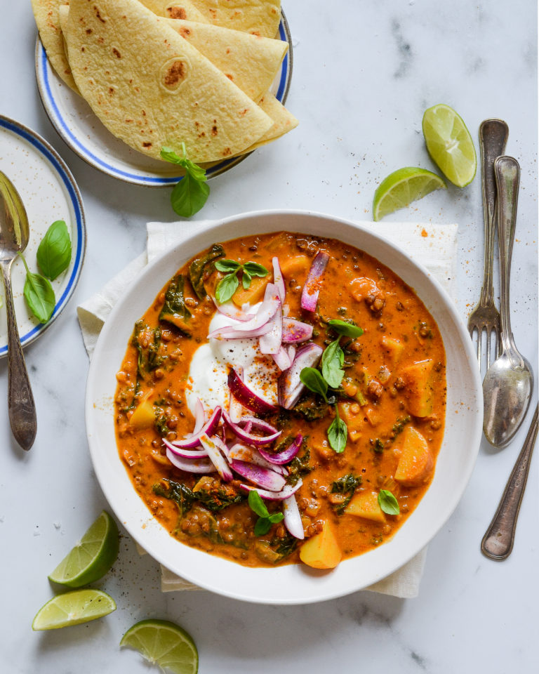 Kartoffel curry med linser - Opskrift på indisk vegetarret