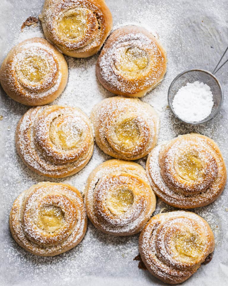 Cremesnegle - Opskrift med vaniljecreme og marcipan remonce