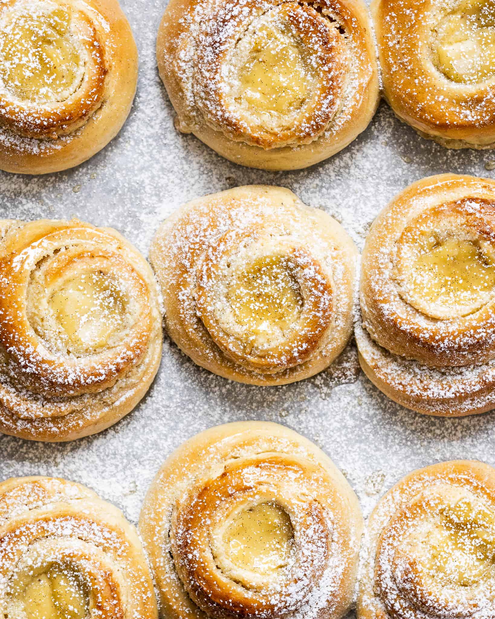 Cremesnegle - Opskrift med vaniljecreme og marcipan remonce