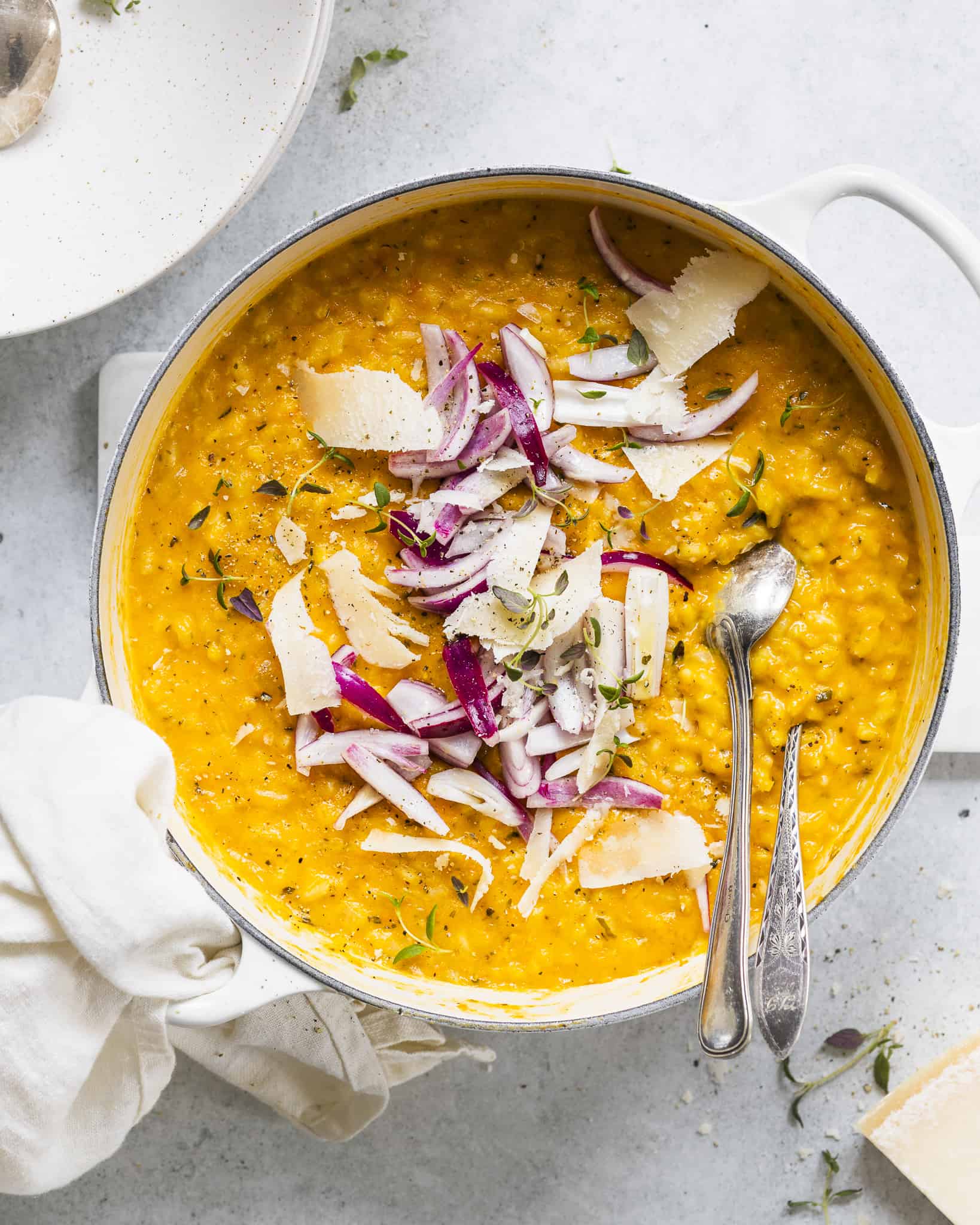 Gul Smoothie Bowl med chiagrød - Sund smoothiebowl med mango