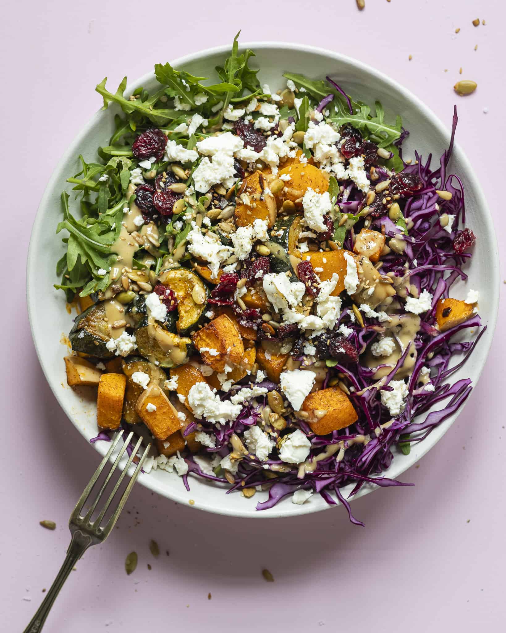 Asiatisk Salat - Sprød salat med kål, mango og sesamdressing