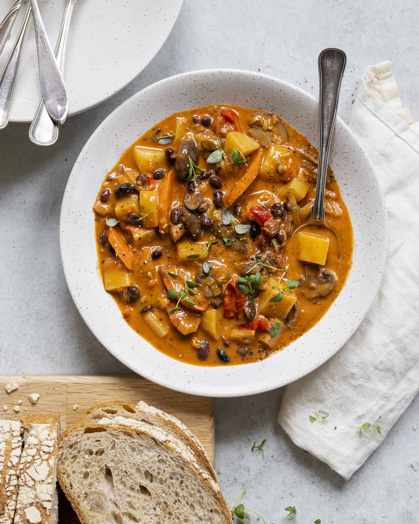 Vegetarisk gullash opskrift - Ungarsk gryderet med svampe