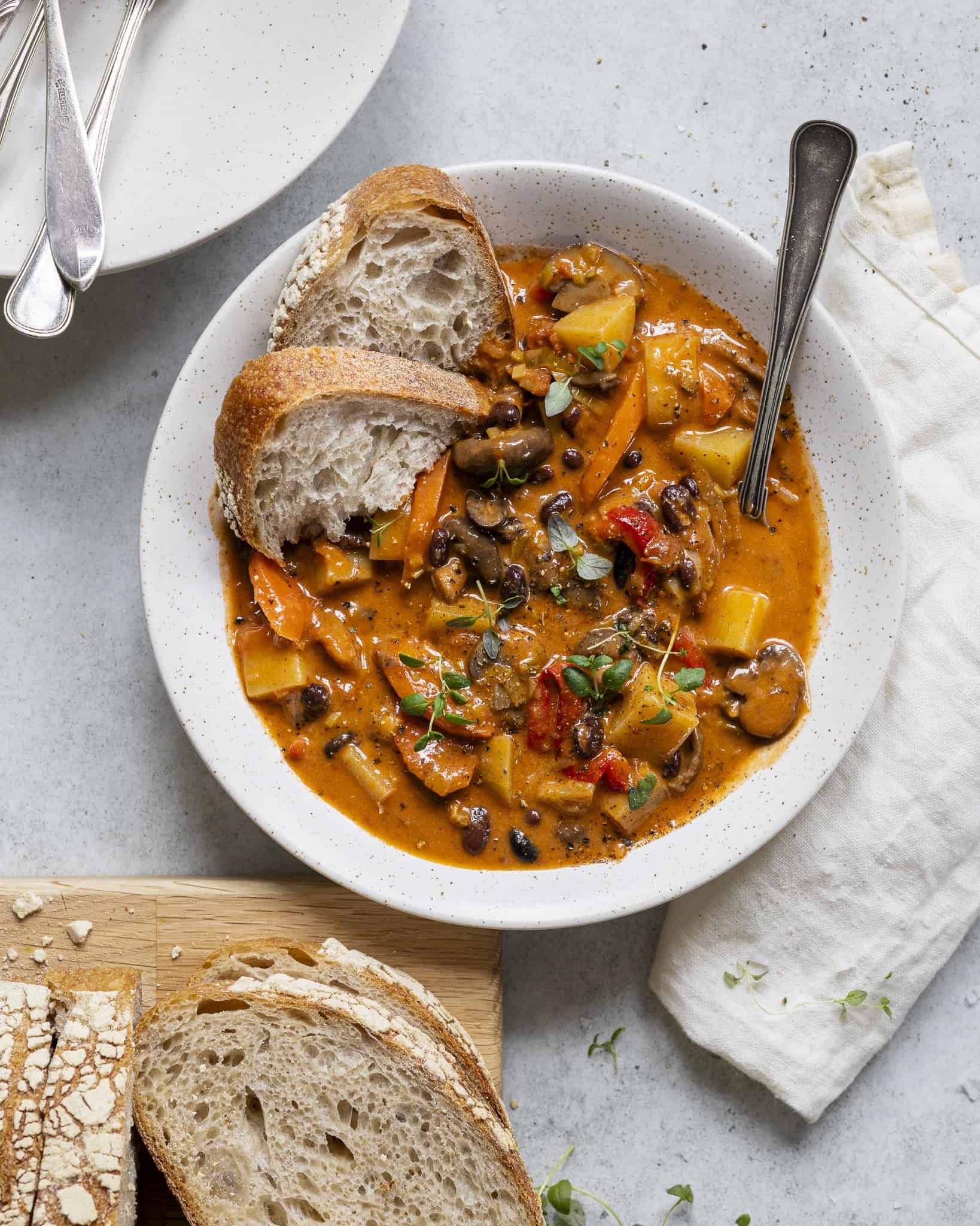 Vegetarisk gullash opskrift - Ungarsk gryderet med svampe