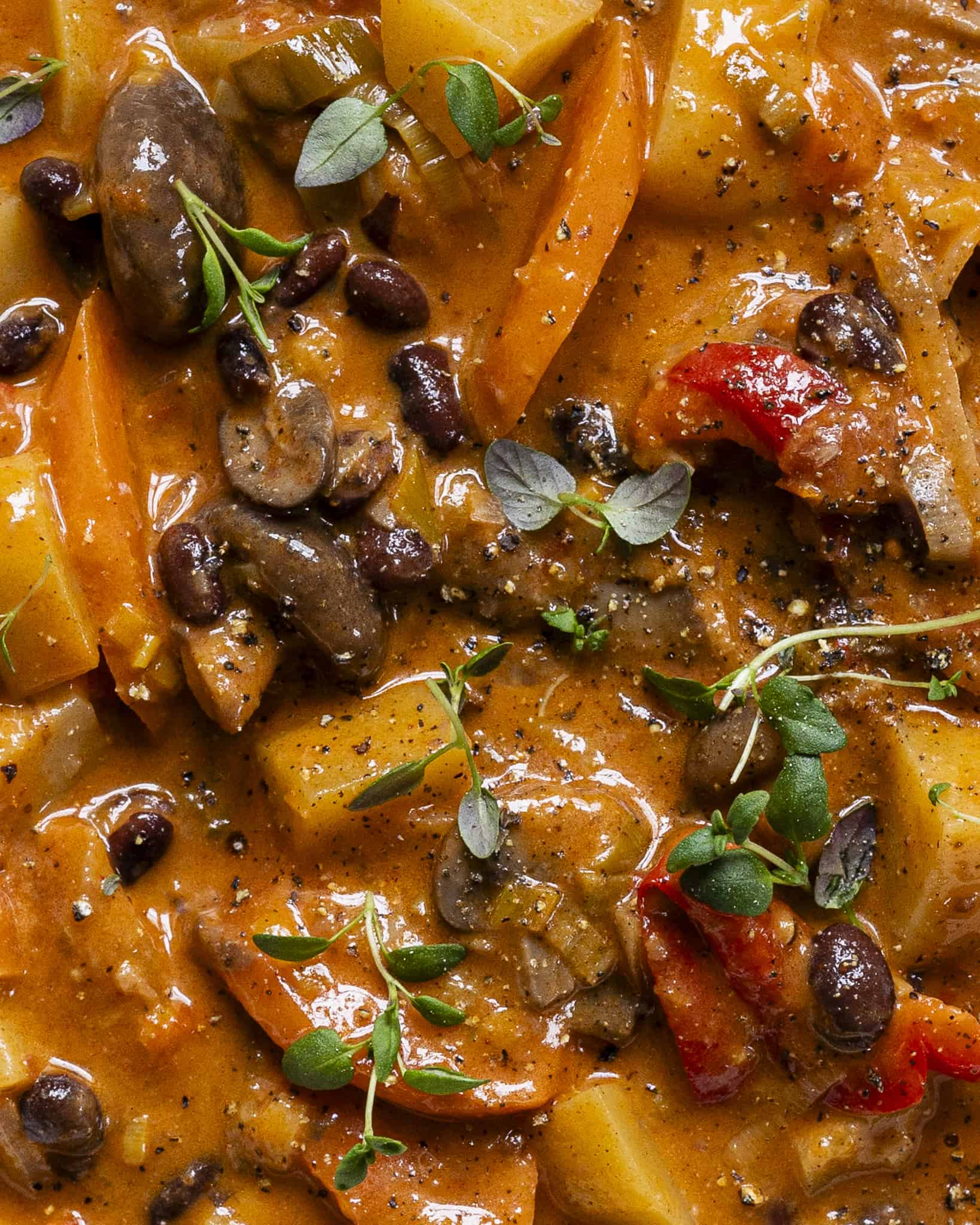 Vegetarisk gullash opskrift - Ungarsk gryderet med svampe