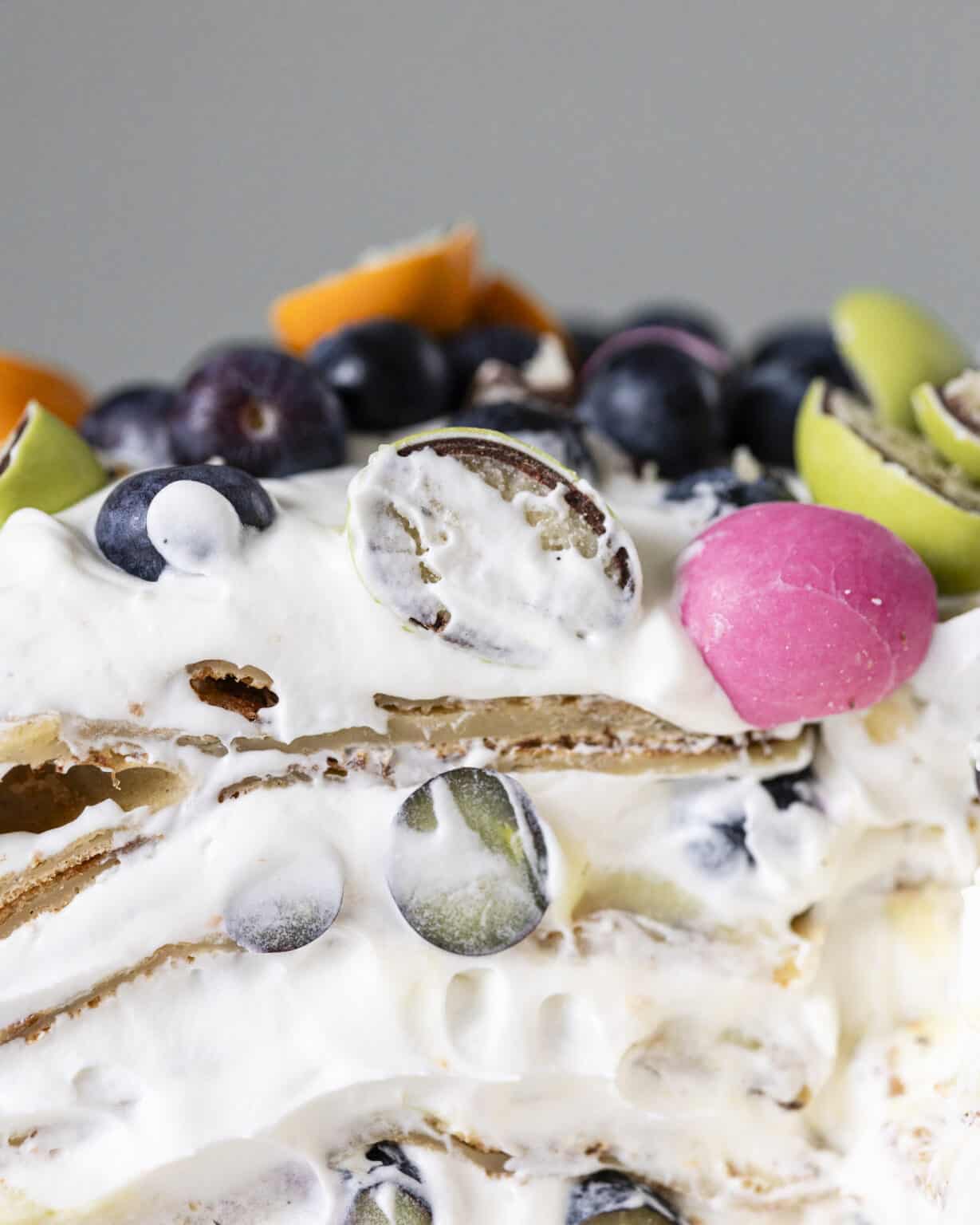 Pandekage kage med lemoncurd og hvid chokolade