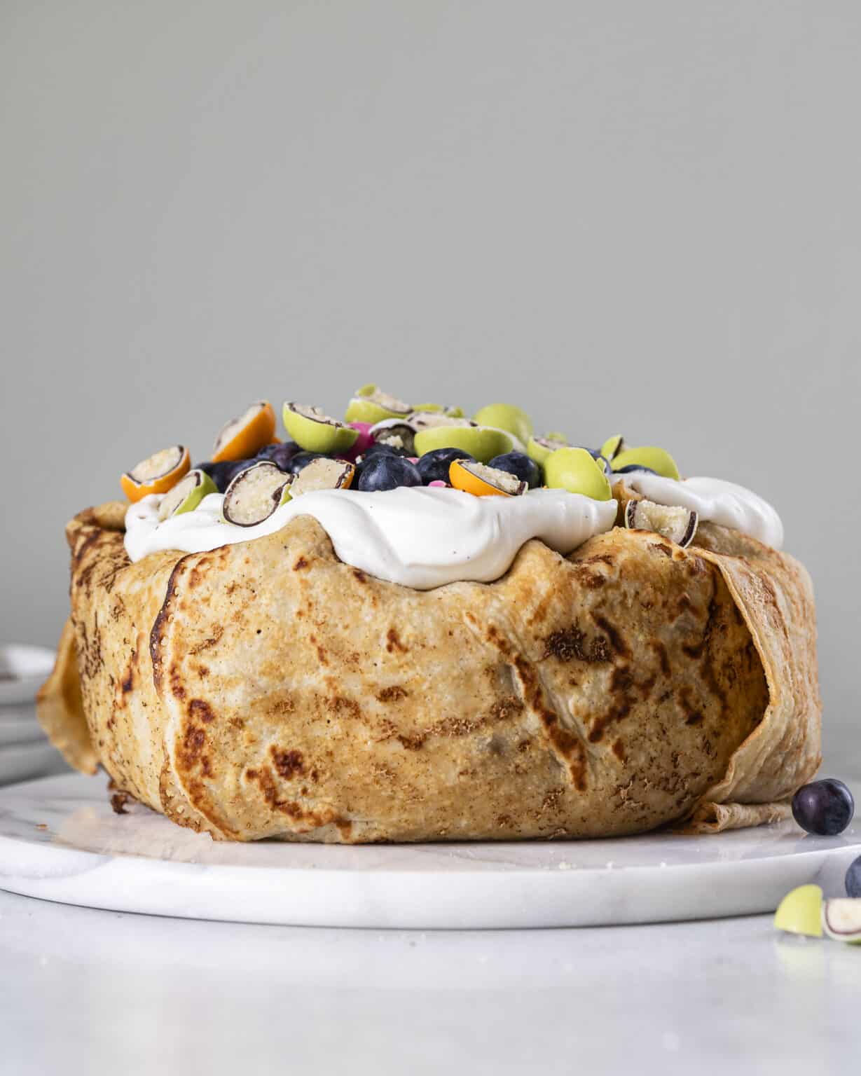 Pandekage kage med lemoncurd og hvid chokolade