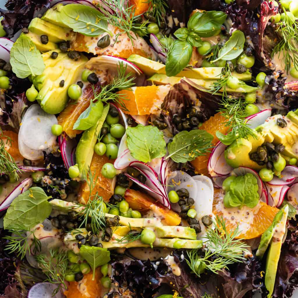 Grøn salat med ærter, radiser og appelsin - Skøn sommersalat